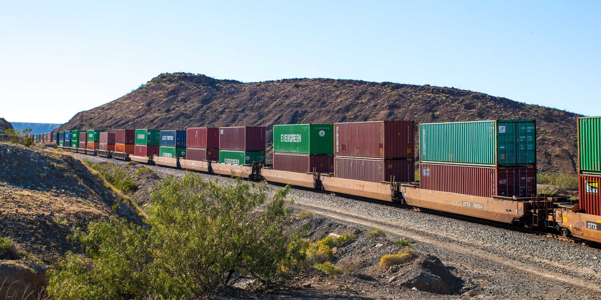 What Is a Well Car Rail Car? | Union Pacific